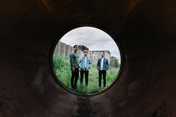 Watch METZ’s 'Making Strange Peace' Premiere via Entertainment Weekly ...